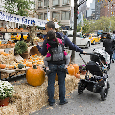Tell me about shopping at a farmers market.